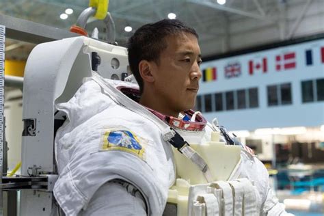 Former Navy Seal Harvard Doctor To Be First Korean American In Space