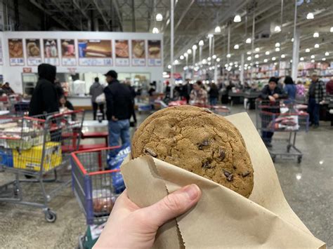 I Tried Costcos New Food Court Cookie That Has Shoppers Up In Arms