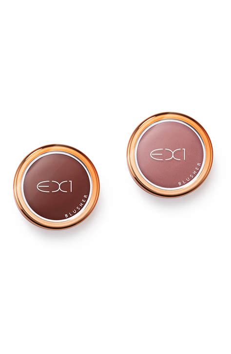 Packshot Factory White Background Ex1 Makeup Blusher