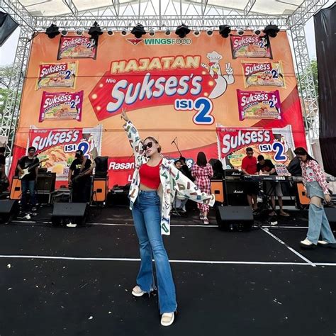 8 Photos Of Lilis Darawangi A Dangdut Singer From Bintang Pantura