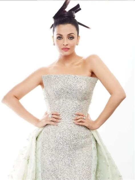 Hindi Singer Aish Biography News Photos Videos Nettv4u