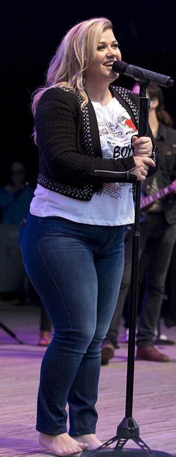 Werewoman Kelly Clarkson Tf Tg Wg By Makemefatter990 On Deviantart