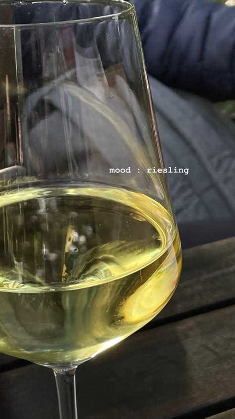 The New Db12 Роскошный автомобиль Работающие девушки Стиль