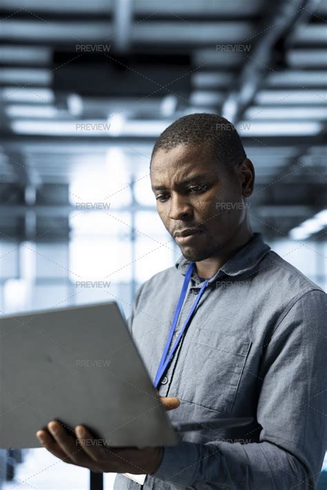 engineer in data center using laptop adjusting power management