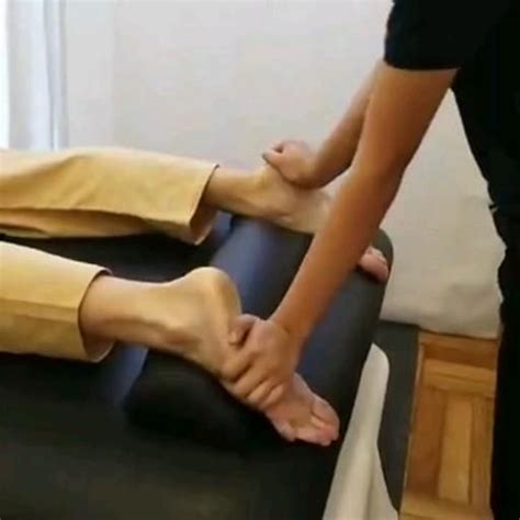 Pin Em 1 Curso De Massagem Massage Therapy Foot Massage Techniques