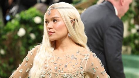 Karol G Y Su Sorprendente Debut En La Met Gala 2024 Actualidad Los40 Chile