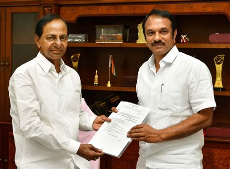 News18 Telugu పార్టీ మారిన ఎమ్మెల్యేకు కేబినెట్ ర్యాంక్ పదవి ఇచ్చిన