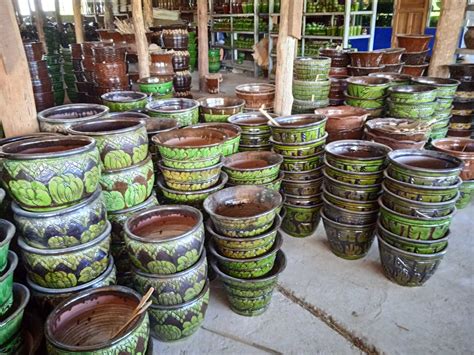 ကျောက်မြောင်းမြို့တွင် စဥ့်ဖြင့်ပြုလုပ်ထားသည့် အိမ်အလှဆင်ပစ္စည်းမ