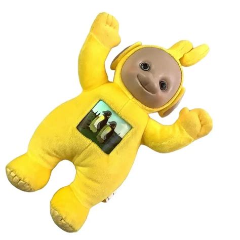 Laa Laa From Teletubbies Teletubbies Lala Waving At The Movies