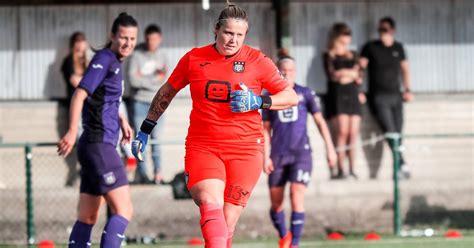 Trainer Dave Mattheus Rsca Women Voor De Topper Tegen Ohl In Lotto Park Leuven Licht