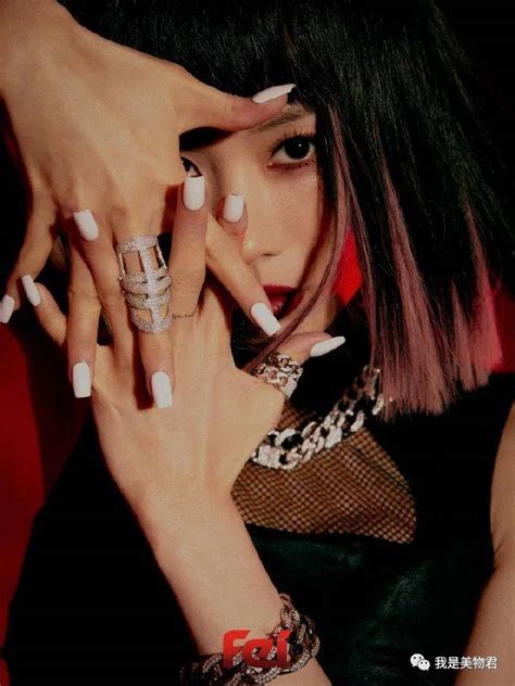 王霏霏的vlog有毒｜新晋 美妆博主”王霏霏的爱用好物也太太种草了！眼影