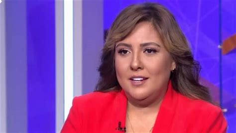 مي كساب تشيد بـ منى زكي مدرسة تمثيل منفردة وتاريخ كبير كله نجاحات