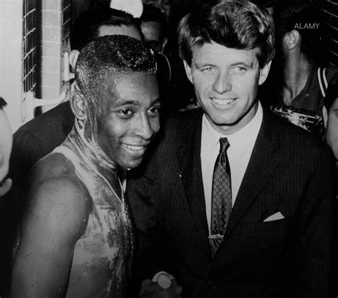 Fatos ⚽ Sabia Dessa Em 1965 Pelé Estava Saindo Do Banho Enrolado