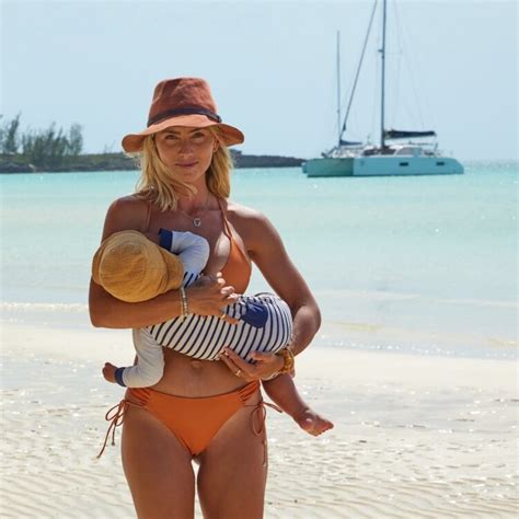 9 Hot Sexy Elayna Carausu Bikini Pics