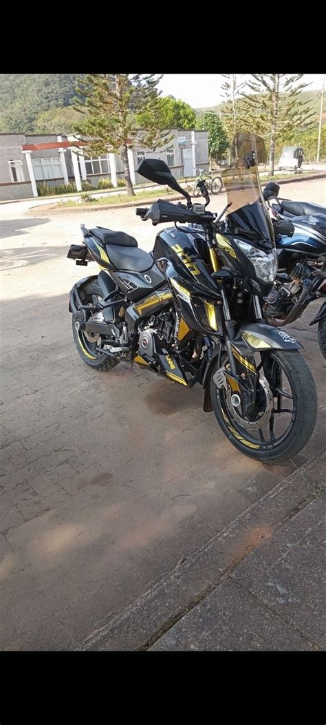 Pulsar Ns 200 Personalizada Con Dorado En 2024 Ns 200 Motos Geniales