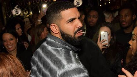 Star Sightings Kourtney Kardashian Bowls With Her Bf Drake Parties