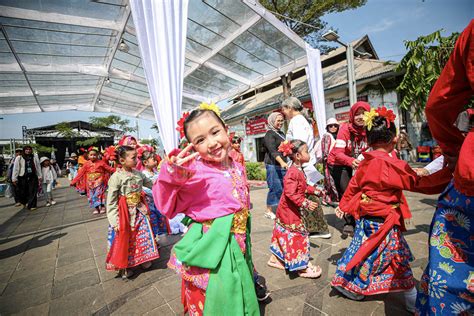 Berkain Gathering And Playing In The Old City Of Jakarta Observer