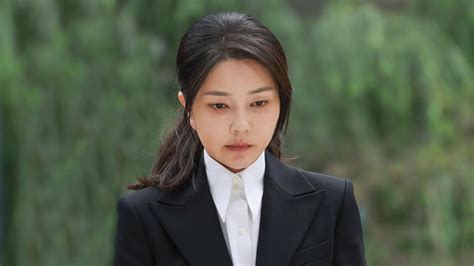韩前总统夫人金建希以嫌疑人身份到案受讯 韩联社