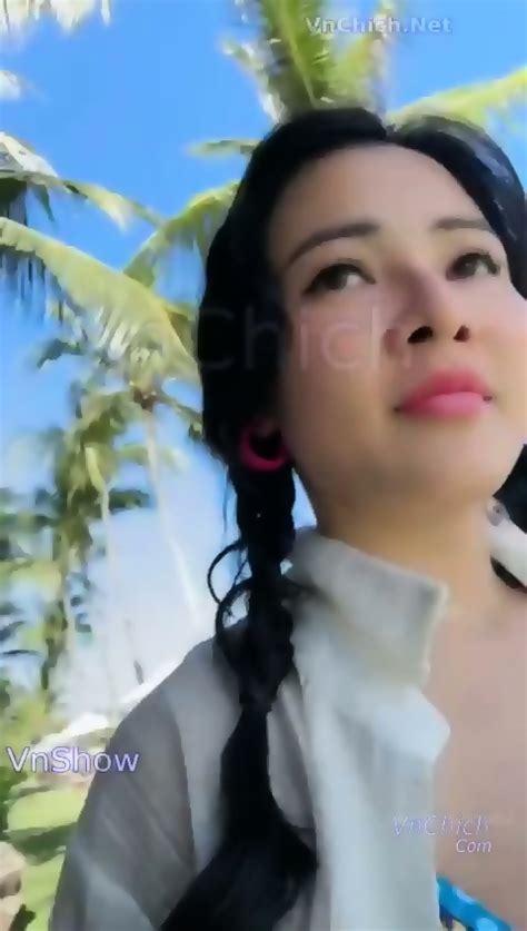 Em Idol Mn Hamy Mmlive Dâm Tặc đang Livestream Show Hàng Thì Có Một Anh Tây Balo Ra Bóp Vú Và