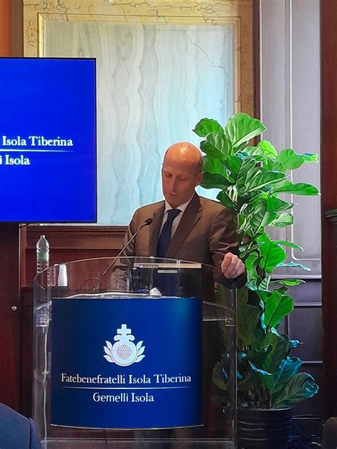 A Roma Potenziata La Senologia Ce Ne Parla Il Medico Del Papa Sergio Alfieri Mani Sul Cuore