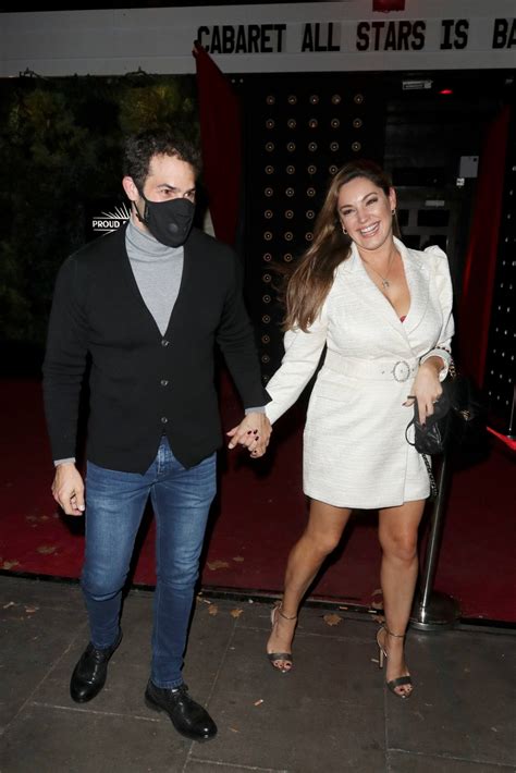 Kelly Brook Beautiful Cleavage Hot Celebs Home