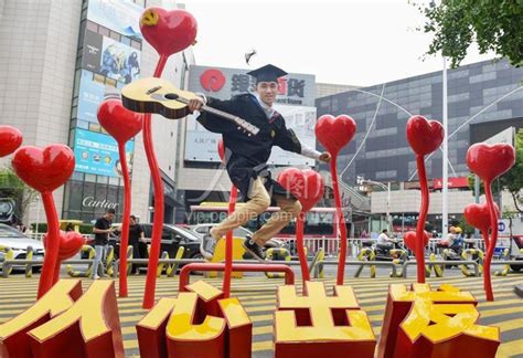 浙江金华：云上毕业季 人民图片网