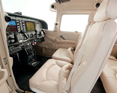 Luxury Cessna 172 Interior
