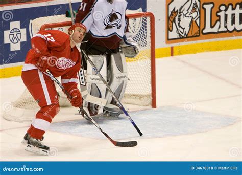 Kyle Calder Has Uma Vara Em Sua Orelha Foto De Stock Editorial Imagem