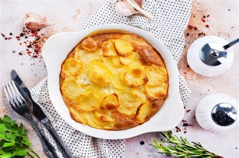 تحضير غراتان البطاطا بالبشاميل موضوع سفرتي