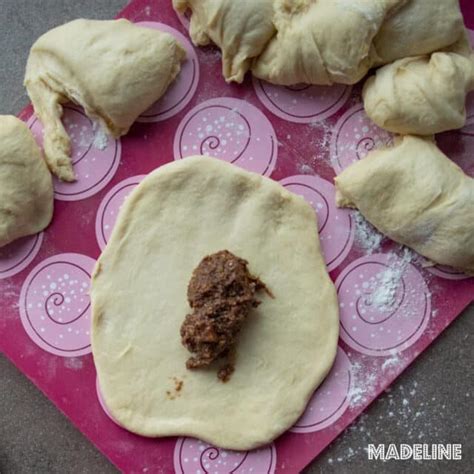 Mini Cozonaci Cu Nucă și Fistic Madelinero