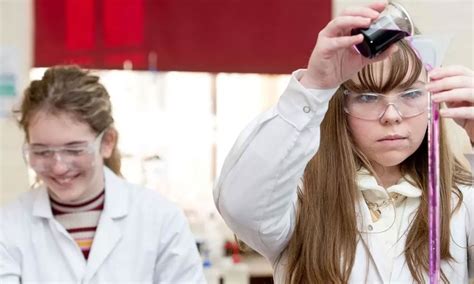 مدرسه Lucton انگلستان سامان اِستادی