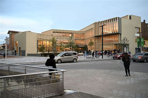 Galería De Nueva Biblioteca Pilarín Bayés En Vic Toni Casamor Bcq Arquitectura 1