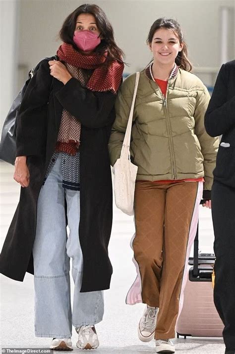 Pin By Nunu On Celebs Katie Holmes Style Suri Cruise Katie Holmes