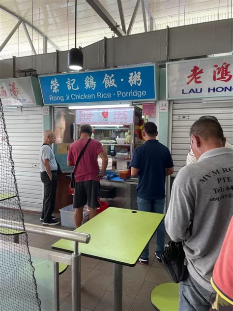 德明熟食中心里的活招牌 荣记鸡饭” Foodiesg