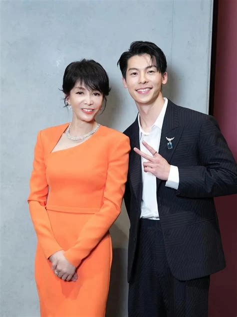 Zheng Yuling A 65 Year Old Girl Wears An Orange Dress And Loses 10