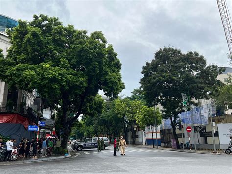 Người Phụ Nữ Bất Ngờ Bị Bạn Trai Mặc đồ Grab đâm Tử Vong Ngay Trên Phố
