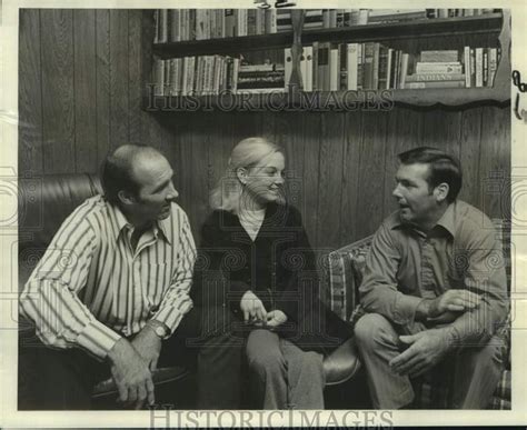1972 Press Photo Tommy Mason Gymnast Cathy Rigby And Claude Mason Sit Historic Images