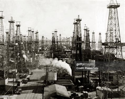 Circa 1930 The Large Oilfield At Venice Near Los Angeles Usa News