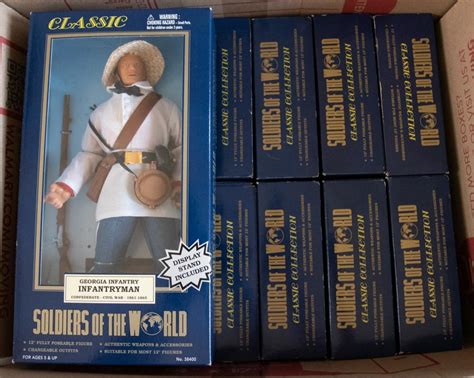 Lot 12 Soldiers Of The World Classic Collection