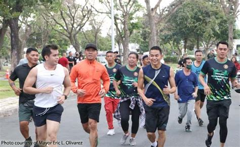 Parañaque Mayor Eric Olivarez Joins Fun Run And Zumba