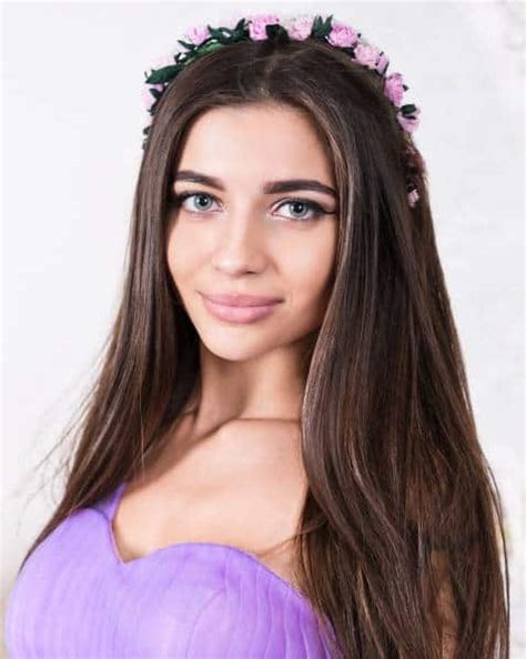 9 Fabulous Makeup Ideas To Flaunt With Purple Dresses Sheideas