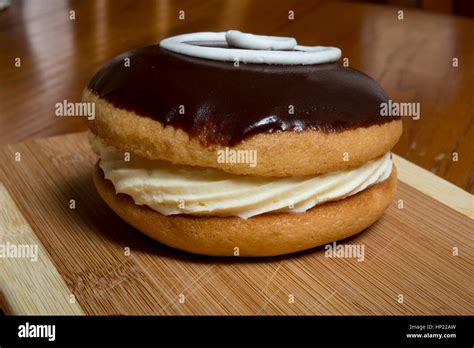 Ring Eclair Torte