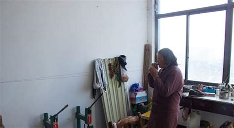 奶奶做了一輩子布鞋 兒女穿著長大 如今帶領村里老姐妹一起賺錢 每日頭條