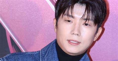 포토 장우영 귀엽게 손가락 하트