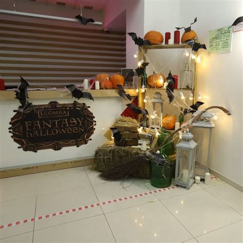 28 Office Halloween Decorations To Spookify Your Workspace And Impress