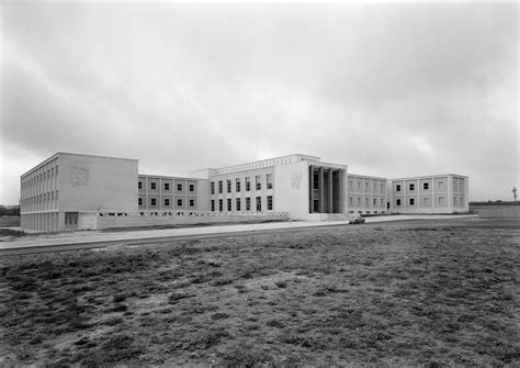 IÉ IÉ Faculdade De Direito De Lisboa 60 Anos