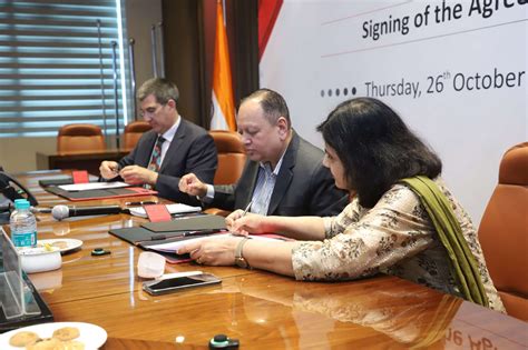 Svkms Nmims And University Of Essex Sign A Collaboration Agreement Set