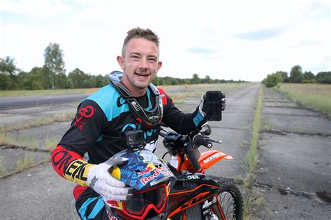 10 Rückwärts Salti In 30 Sekunden Fmx Weltmeister Luc Ackermann Knackt