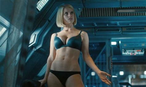 Simon Pegg Explains Why Alice Eve Isnt In Star Trek Beyond