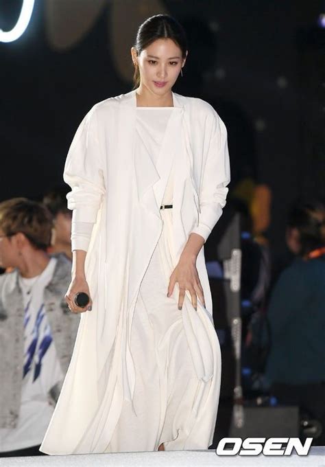 수현 Claudia Kim 장충체육관 옷 여배우 김수현